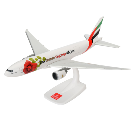 Emirates SkyCargo Valentine Boeing 777-200F 1:200 scale aircraft model ...